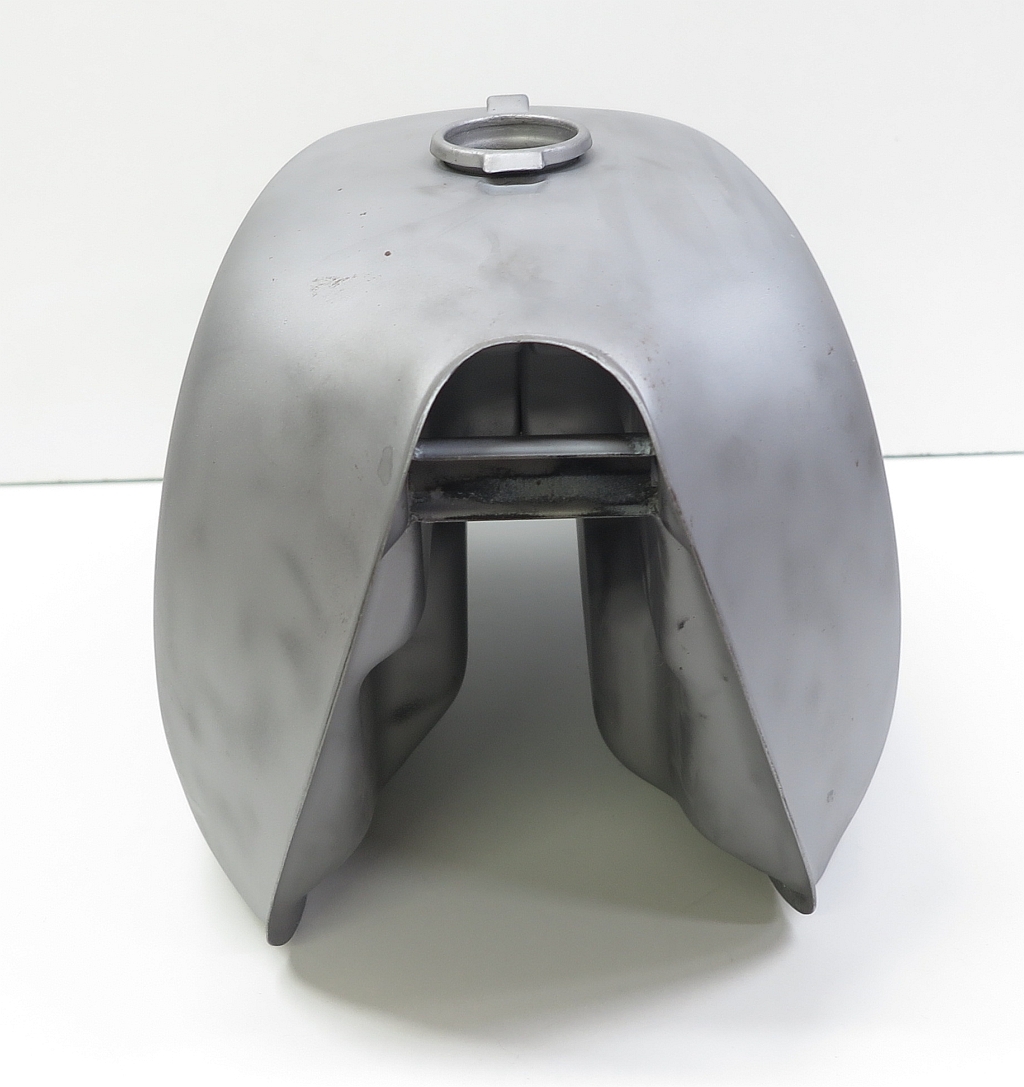 16 - Fuel supply / Tank